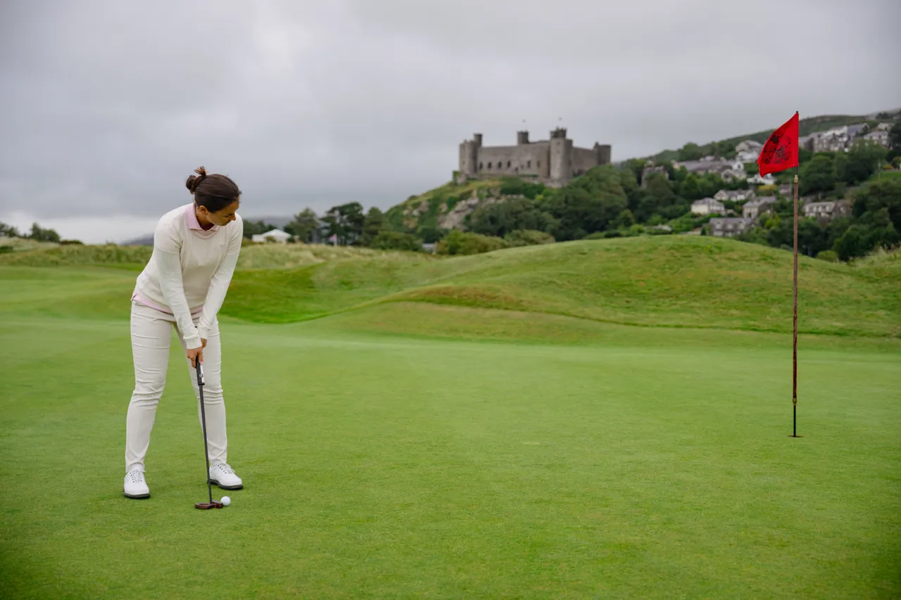 Visit Wales Brand Hub - NVW-H53-2526-Royal-St.David's-Golf-Club-Harlech ...
