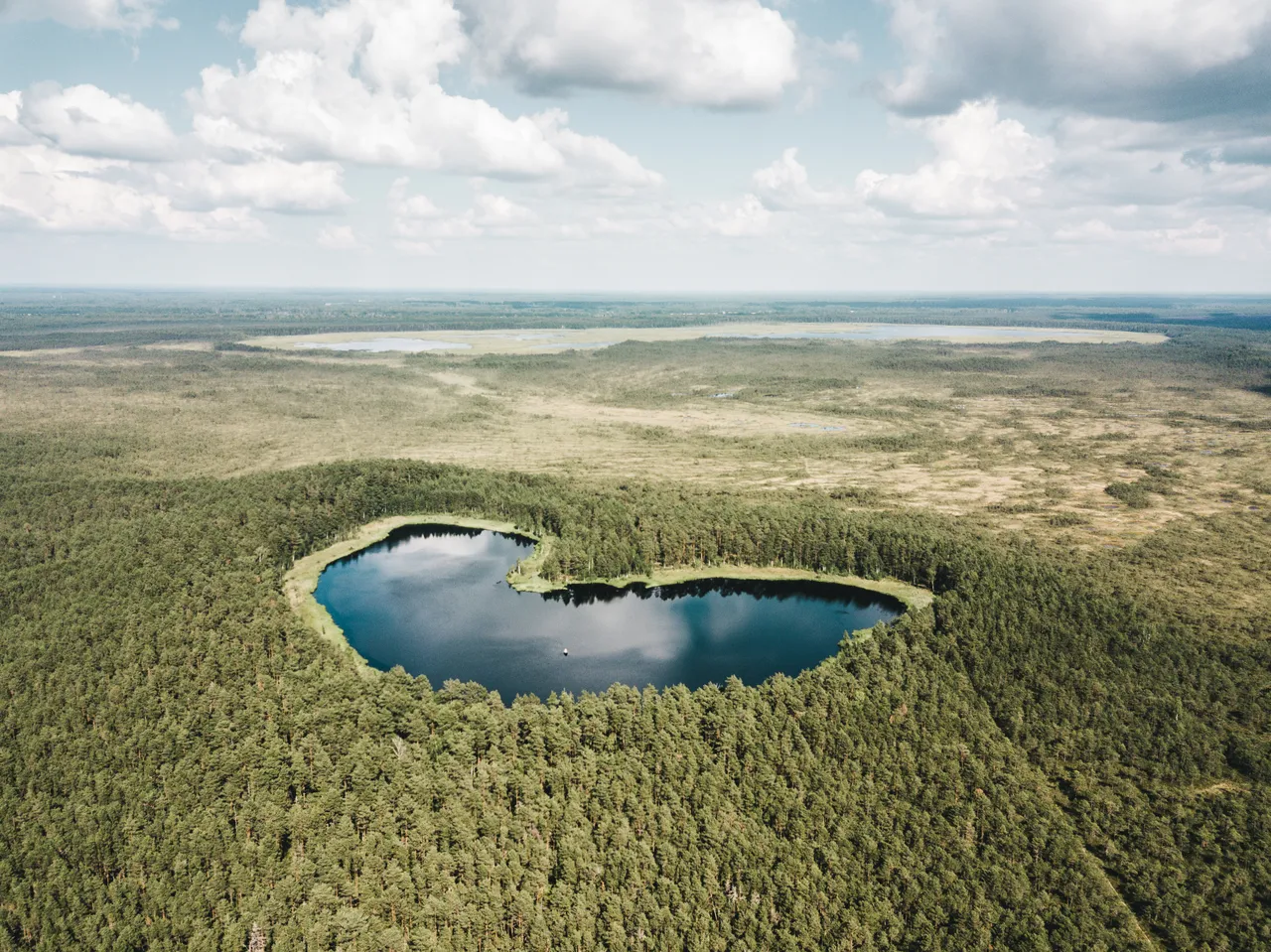 Brand Estonia Toolbox - Heart shape lake
