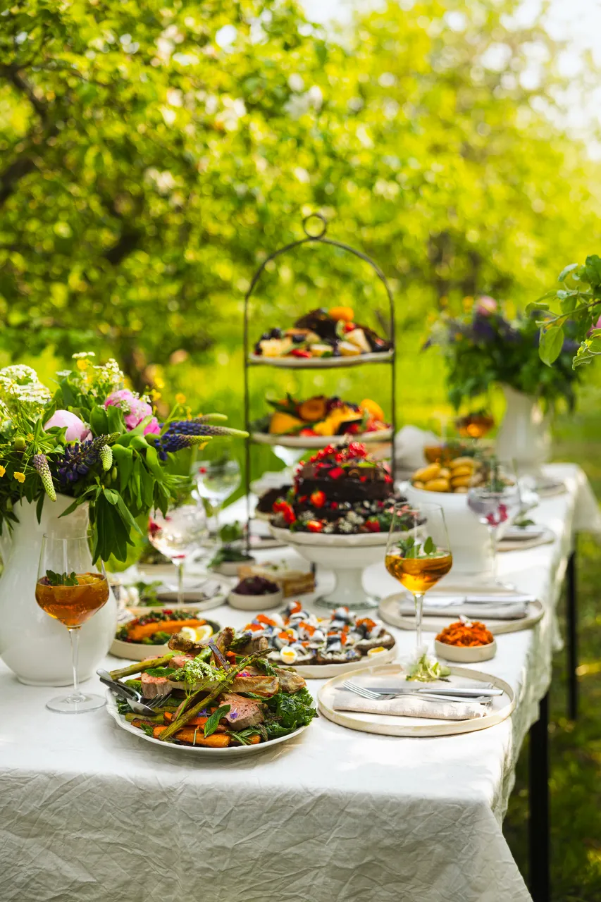 Brand Estonia Toolbox - Table with food