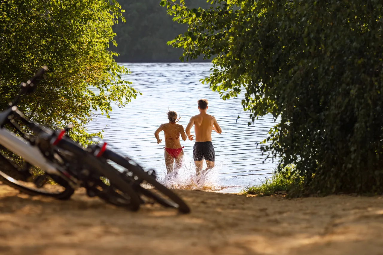 Czechia Digital Media Library - Unexpected Wellbeing, Public Bath, léto ...