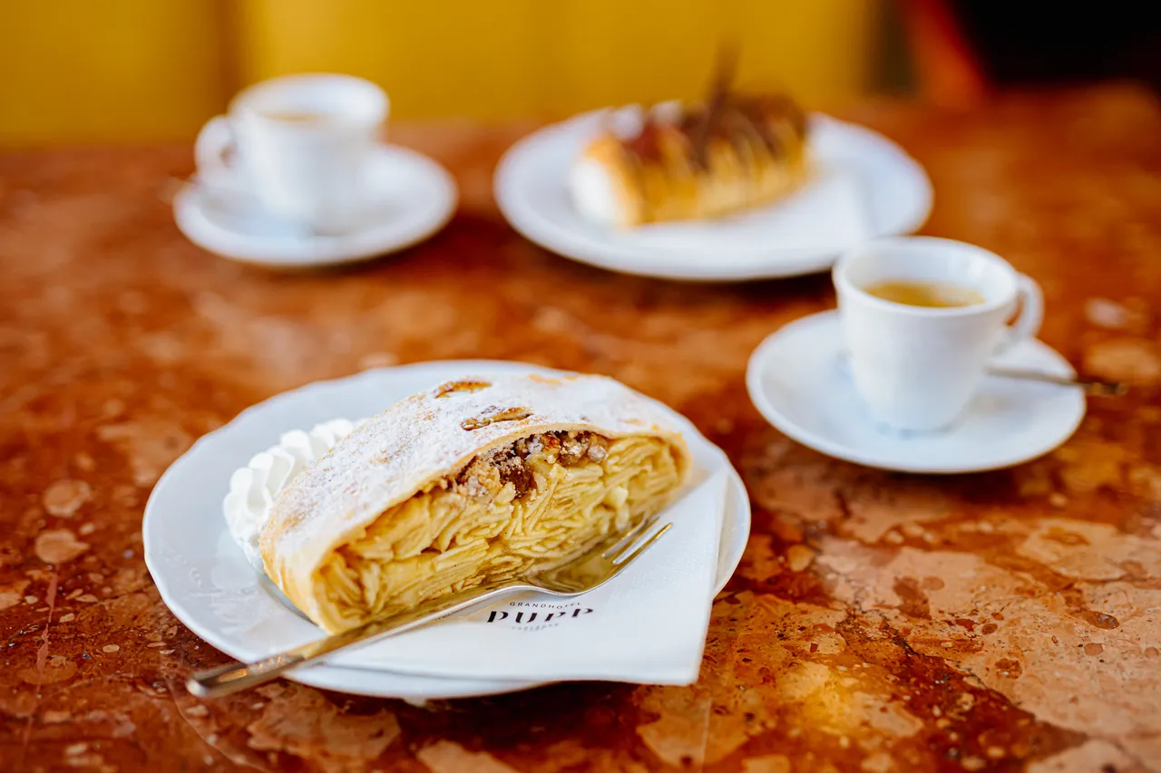 Czechia Digital Media Library - Cafe_Pupp_strudl_2020_Jan_Maly