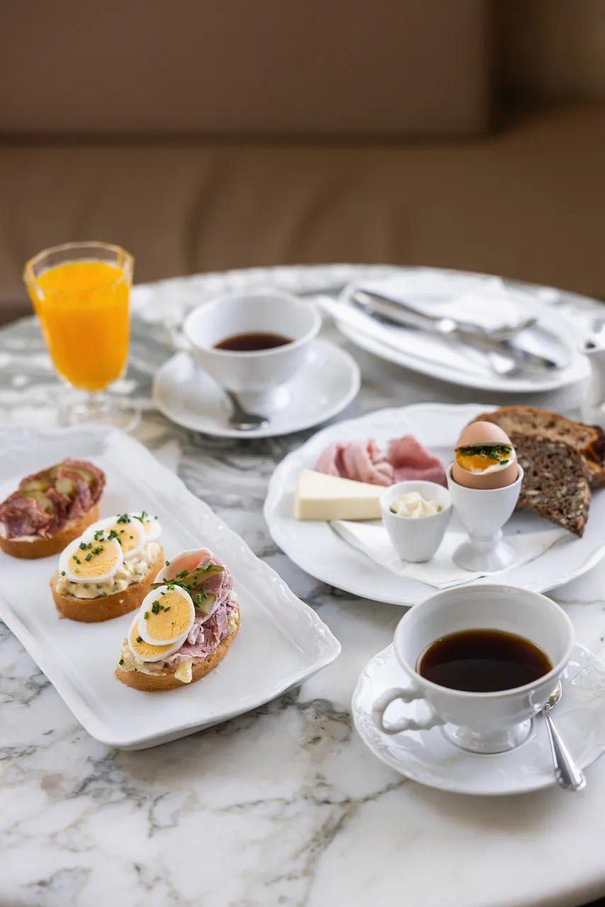 Czechia Digital Media Library - Chlebíčky s kávou